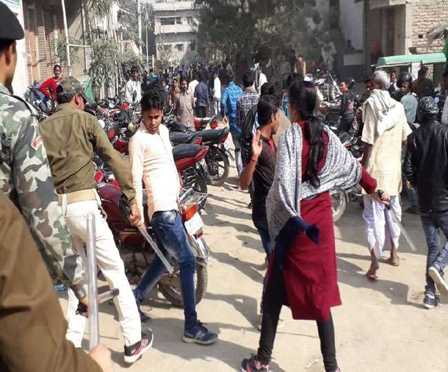 बिहार बोर्ड परीक्षा: एक्शन में दिखीं गोपालगंज SDM, जमकर भांजी लाठी, मची ...