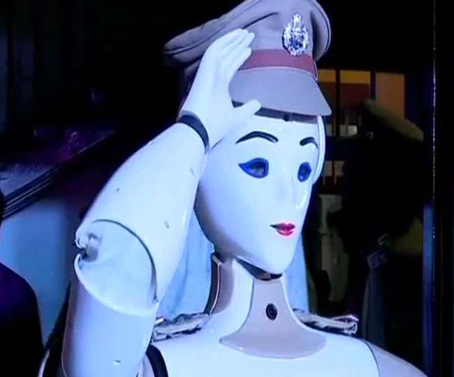 देश का पहला रोबोट पुलिस अधिकारी ड्यूटी पर तैनात, ये हैं इसमें खूबियां ...