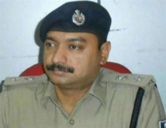 मुजफ्फरनगर में निलंबित SSP विवेक कुमार की ससुराल में मिले डॉलर व पुरानी ...