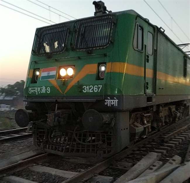 Poorva Express Derailed : कानपुर में दुर्घटना के बाद हावड़ा-दिल्ली ...