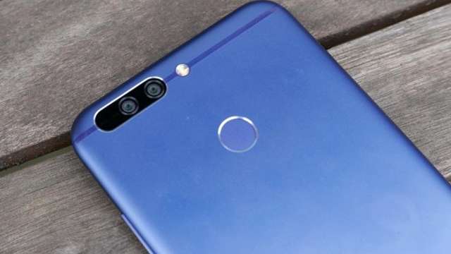 ड्यूल रियर कैमरा वाले ये 5 स्मार्टफोन यूजर्स कर रहे हैं पसंद, पढ़ें ...