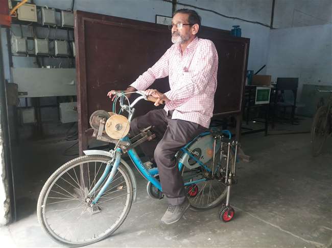 दिव्यांगों का सहारा बनेगी साइकिल Aligarh News - Handicap people will be ...