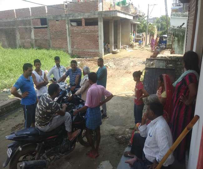 राजीव नगर थाने से 300 मीटर की दूरी पर हत्या, आक्रोशित लोगों पर पुलिस ने ...