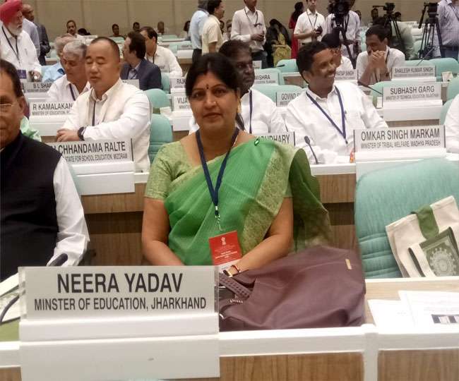 दिल्‍ली में एडवाइजरी बोर्ड की बैठक में शामिल हुई शिक्षा मंत्री, मैट्रिक ...