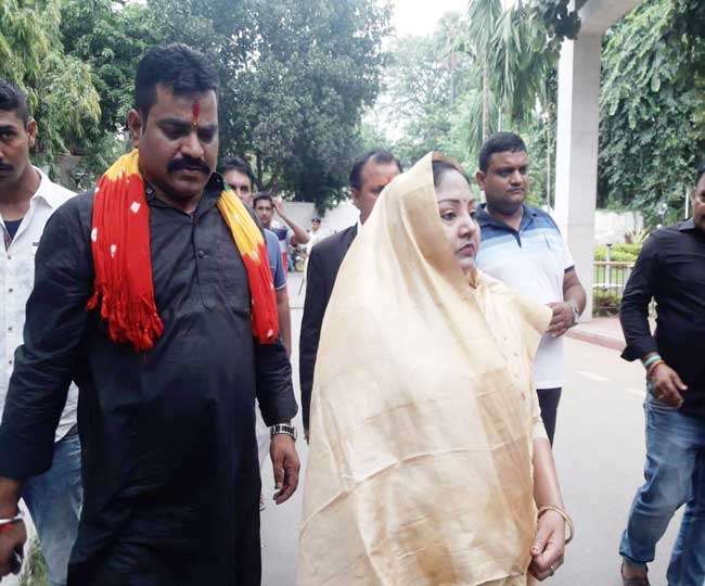 बाहुबली MLA अनंत सिंह की पत्‍नी ने राज्‍यपाल से की मुलाकात, नीतीश सरकार ...