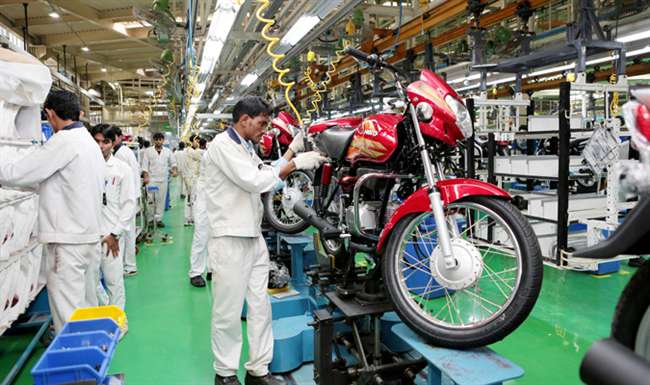 हीरो मोटोकोर्प के हलोल प्लांट से निकली पहली बाइक