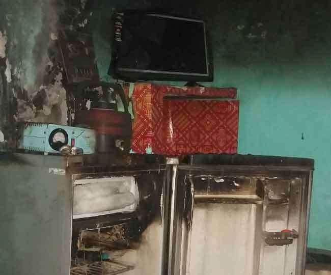 फ्रिज में शार्ट सर्किट से लगी आग, कमरे का सामान राख