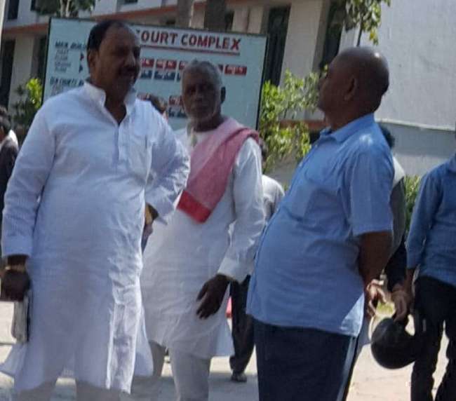 41 साल पुराने मुकदमे में पूर्व विधायक ने कोर्ट में किया आत्मसमर्पण ...