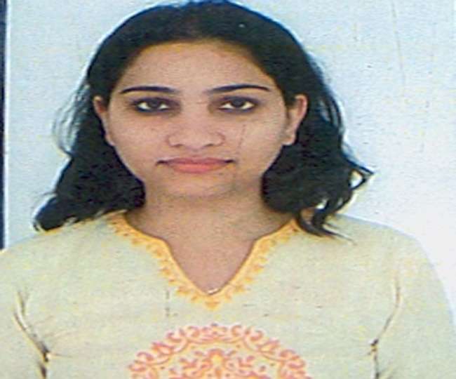 राजस्थानः धौलपुर में डीएम नेहा गिरि पर बजरी माफिया ने किया जानलेवा हमला ...