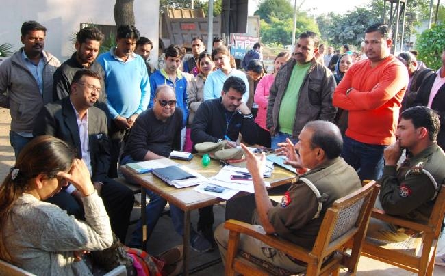 छेड़छाड़ के आरोप पर स्टाफ व अभिभावकों का थाने पर हंगामा - schoolsdfg ...