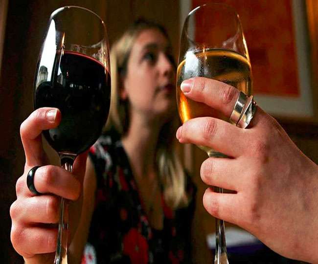 कच्ची शराब के खिलाफ आवाज बन रहीं महिलाए