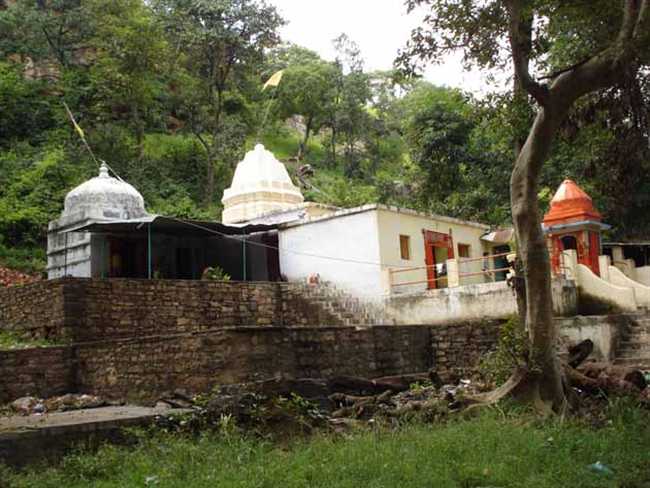 देश का एकमात्र तक्षक नाग मंदिर