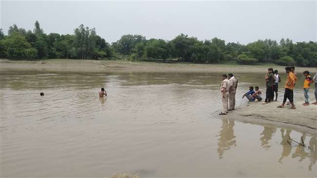 सई नदी में डूबने से सगे भाइयों समेत तीन बच्चों की मौत Prayagraj News