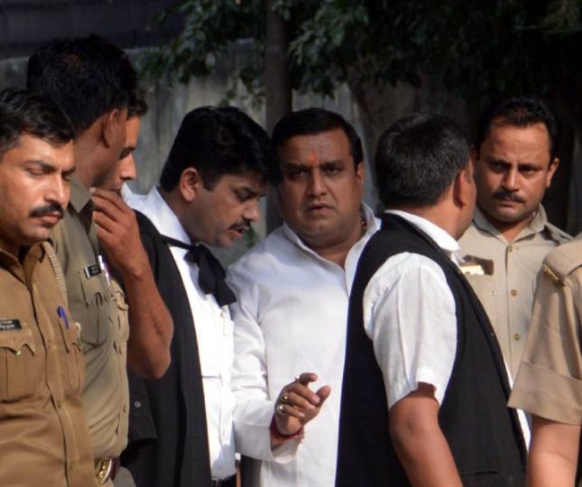 अमरपाल शर्मा के 12 घंटे के पुलिस कस्टडी रिमांड को मंजूरी