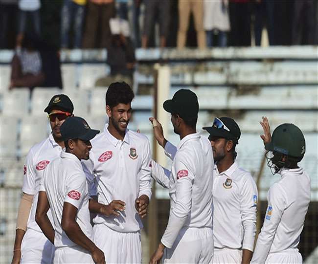 अपने डेब्यू टेस्ट में ही पांच विकेट लेकर एक नया विश्व रिकॉर्ड बना दिया ...