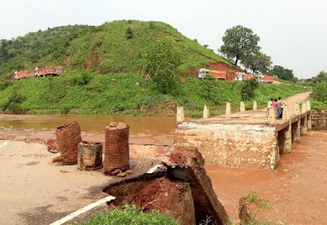 परेवा नाले के टूटे पुल को लेकर जिला प्रशासन उदासीन - The district ...