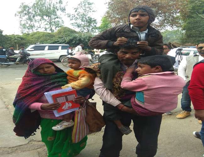 रायबरेली के गेस्ट हाउस में कांग्रेस अध्यक्ष राहुल गांधी से भेंट करने ...