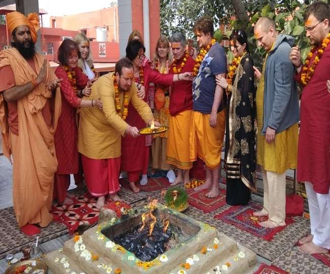 हिंदुत्‍व को जानने आए थे 13 रूसी नागरिक, ऐसा हुआ लगाव कि बन गए हिंदू ...
