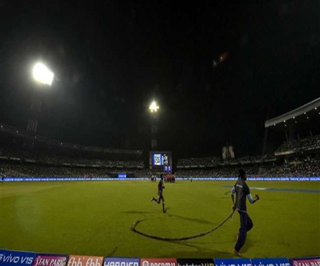 IPL 2019: मैच के बीच में लाइट ऑफ होने से सवालों के घेरे में आया कैब ...
