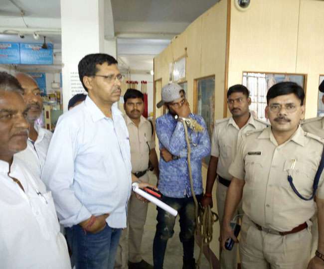 कर्मचारियों की सतर्कता से टली SBI में लूट की बड़ी घटना, हथियार के साथ ...