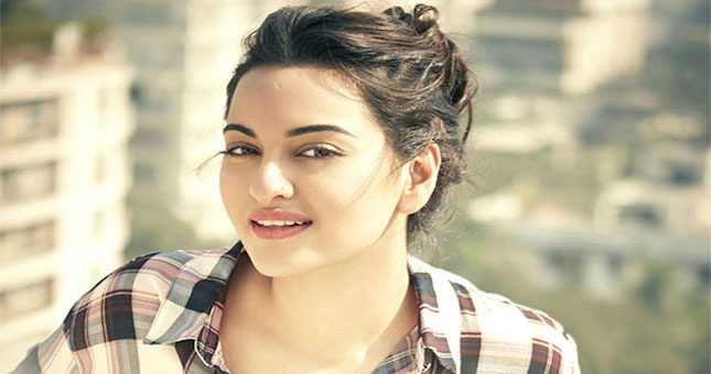 एक बार में एक फिल्म करके खुश हैं सोनाक्षी