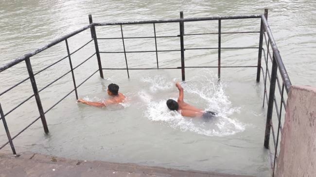 गर्मी ने फिर दिखाया असर, तापमान पहुंचा 43 डिग्री सैल्शियस - gfgdfg vcasdf