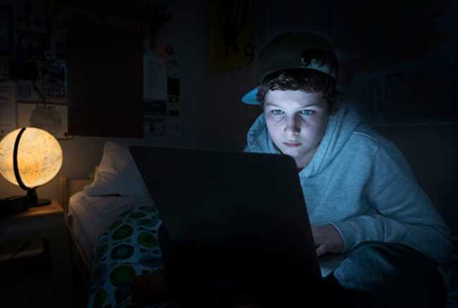 देर रात तक जागने से बढ़ता है मोटापा