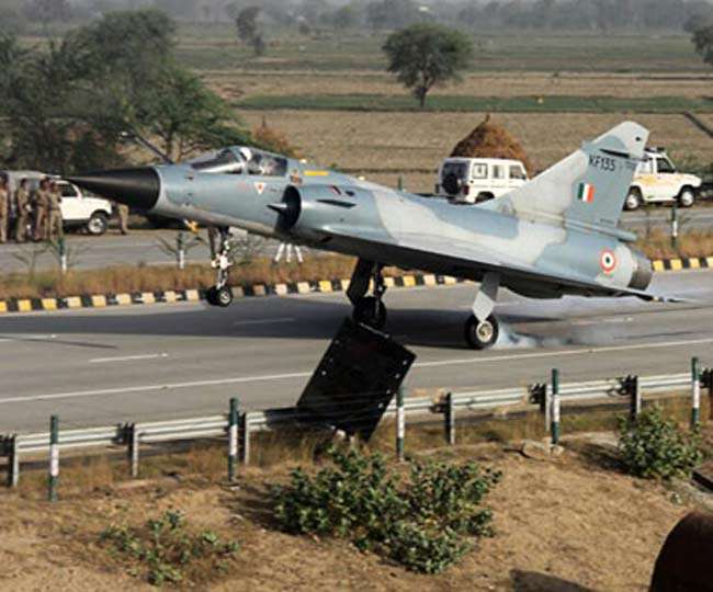 हाईवे बनेंगे रनवे, देश की सामरिक ताकत में होगी बढ़ोतरी - Jagran Special ...