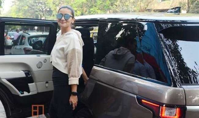 आलिया भट्ट को भा गई यह शानदार SUV, जानें अन्य सेलिब्रिटी की कारों के ...