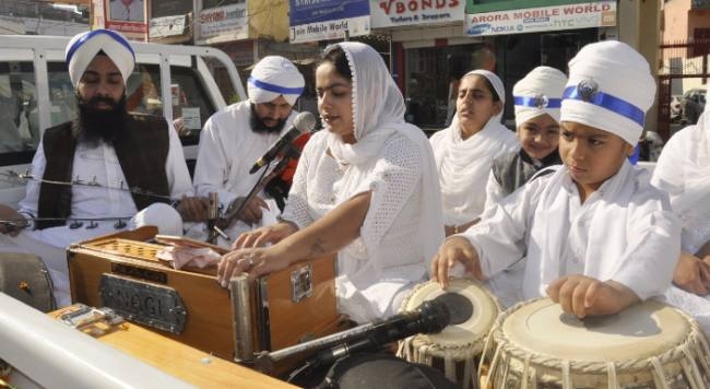 कीरत करो, नाम जपो, बांट कर खाओ.. - guru parva