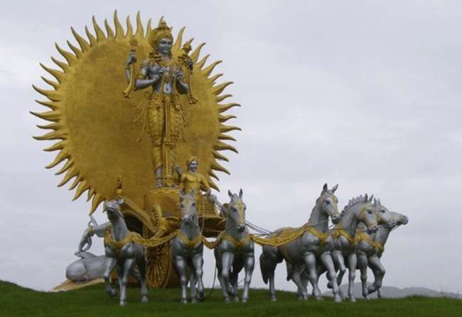 क्‍या, इसलिए भगवान सूर्य देव के रथ में सात घोड़े हैं