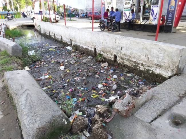 गंदे नाले की नहीं हुई सफाई, दावे हवा-हवाई