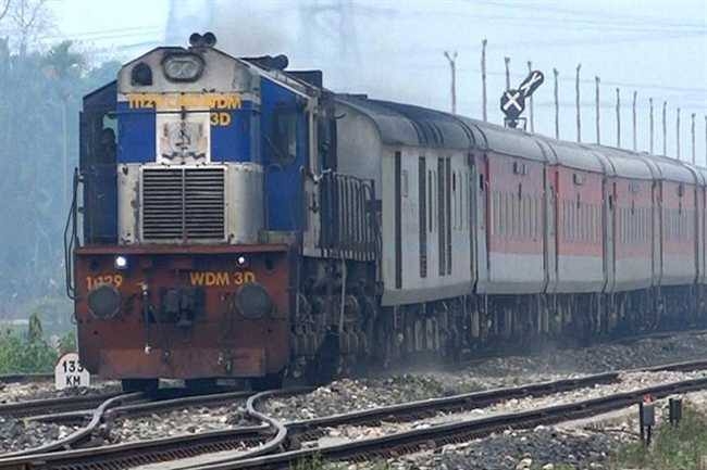 16 घंटे देरी से आई, 14 घंटे विलंब से रवाना हुई सुहेलदेव - 16 hours ...