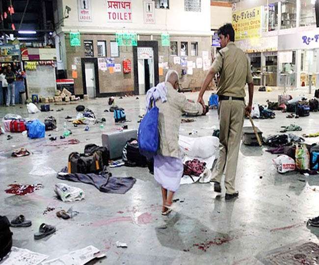 आइये जानते हैं मुंबई हमले से लेकर कसाब की फांसी तक की पूरी दास्‍तां ...