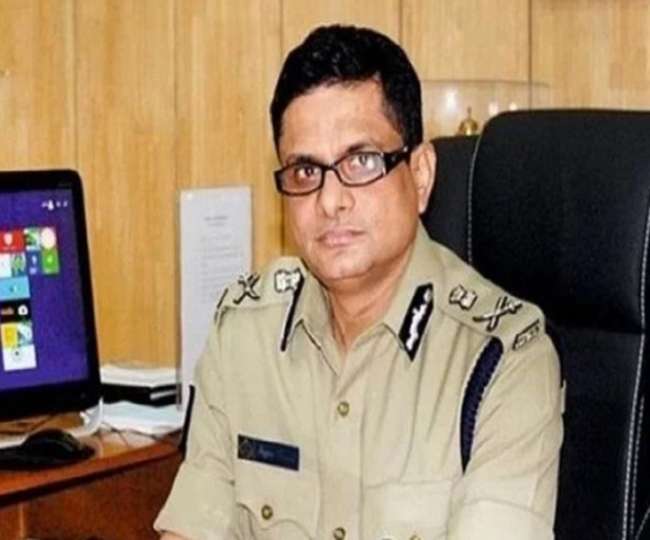 Saradha chit fund scam: राजीव कुमार के घर पहुंची CBI, अनुज शर्मा बने नए ...