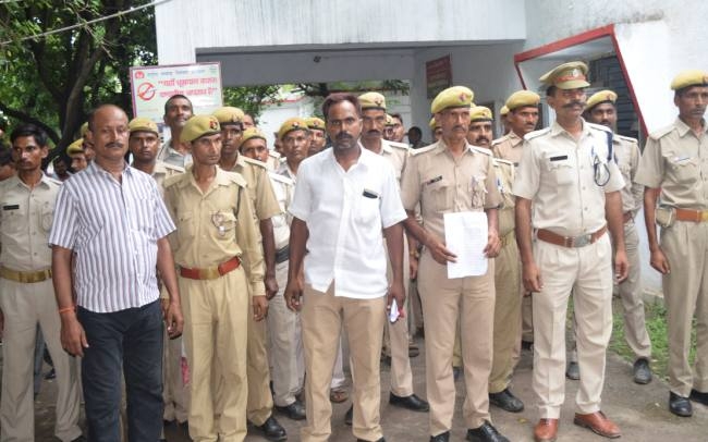 होमगार्डों ने थानाध्यक्ष पर लगाया पिटाई का आरोप