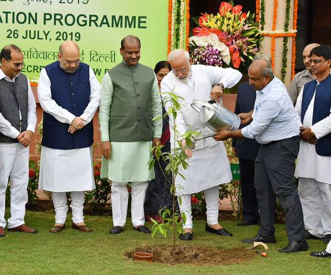 'ग्रीन इंडिया' का संदेश लेकर आए प्रधानमंत्री मोदी, संसद में लगाए गए ...