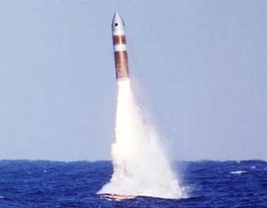 पनडुब्बी से दुश्मन को मारेगी भारत की परमाणु मिसाइल - india launches k-5 ...