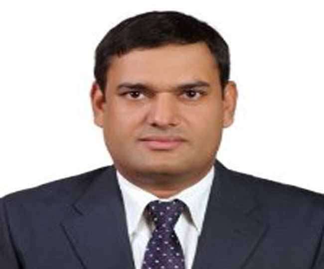 अपनी किताबों से चर्चा में हैं आइएएस मनीष रंजन