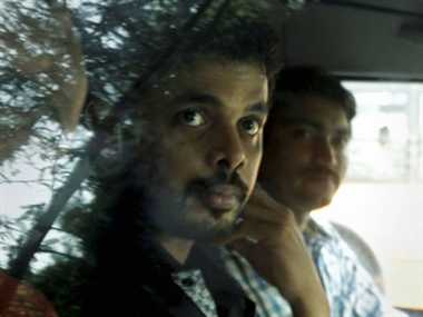 सबके सामने आखिर क्यों फफक-फफककर रोने लगे श्रीसंत? - Sreesanth was ...