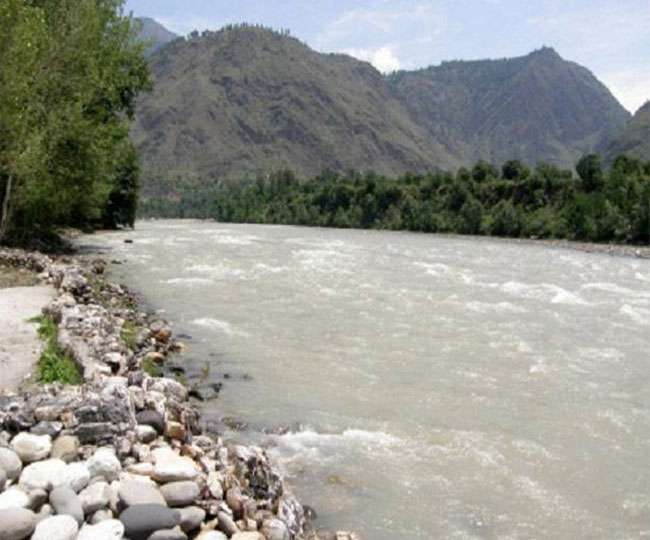 सावधान, ब्यास नदी के किनारे न जाएं