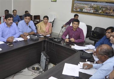 उद्यमियों ने खोली अतिक्रमण हटाओ अभियान की पोल, अफसरों पर नाराज हुए डीएम ...