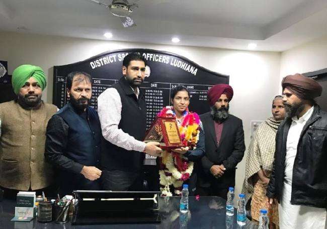 व‌र्ल्ड बॉक्सिंग चैंपियनशिप में कांस्य पदक जीतकर पिताजी का सपना किया ...