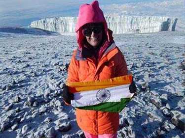 IPS अपर्णा कुमार ने लहराया अंटार्कटिका की सबसे ऊंची चोटी पर तिरंगा