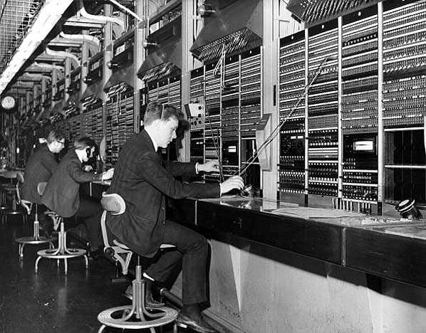 टेलीफोन एक्‍सचेंज से मोबाइल टावर तक, बेहद बदल गई है संचार की दुनिया ...