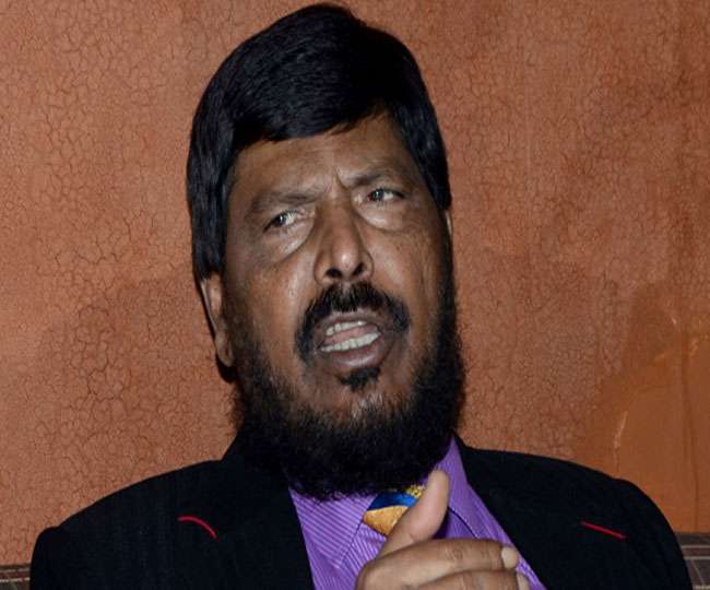 भाजपा को साध्वी पर कंट्रोल करना चाहिए, गलत बयानी से हो सकता है नुकसान ...