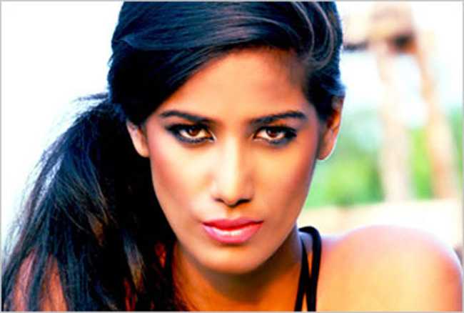 पूनम पांडे ने कुछ इस अंदाज में विराट कोहली से किया प्यार का इजहार