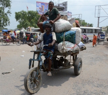 शहर की आबोहवा में जहर घोल रहीं जुगाड़