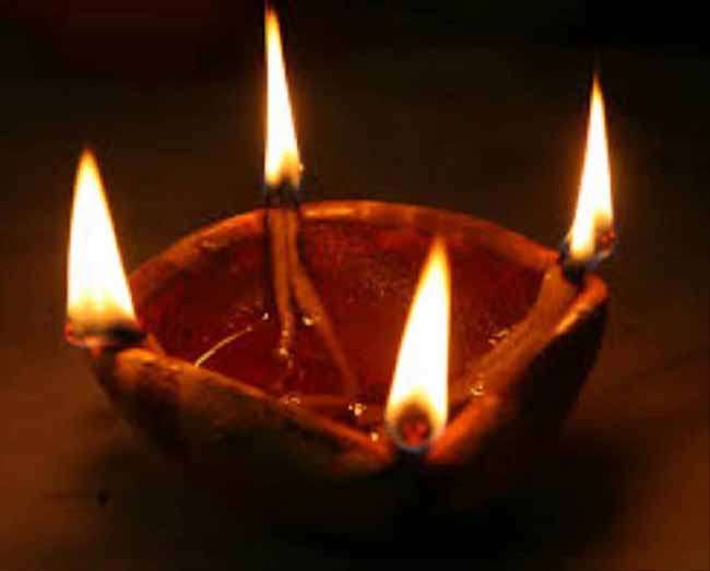 यहां दीया जलाने से धन, स्वास्थ्य और समृद्धि आती है