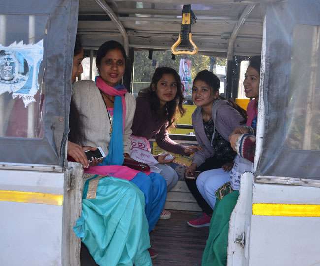 दून की महिलाओं को इस योजना के तहत मिल रही सुरक्षित सवारी